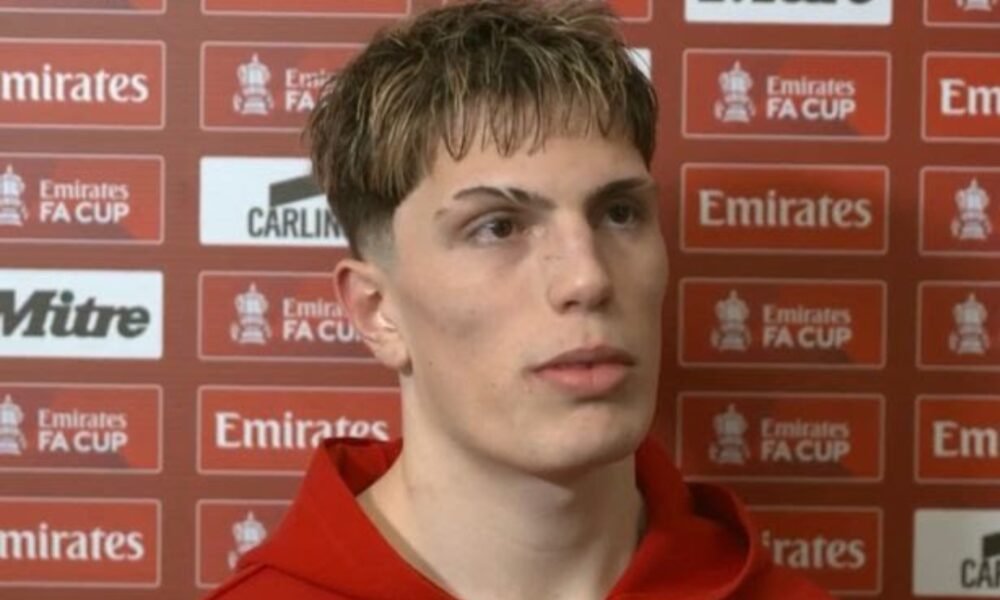 What Ruben Amorim told Alejandro Garnacho during Man Utd vs Leicester ...